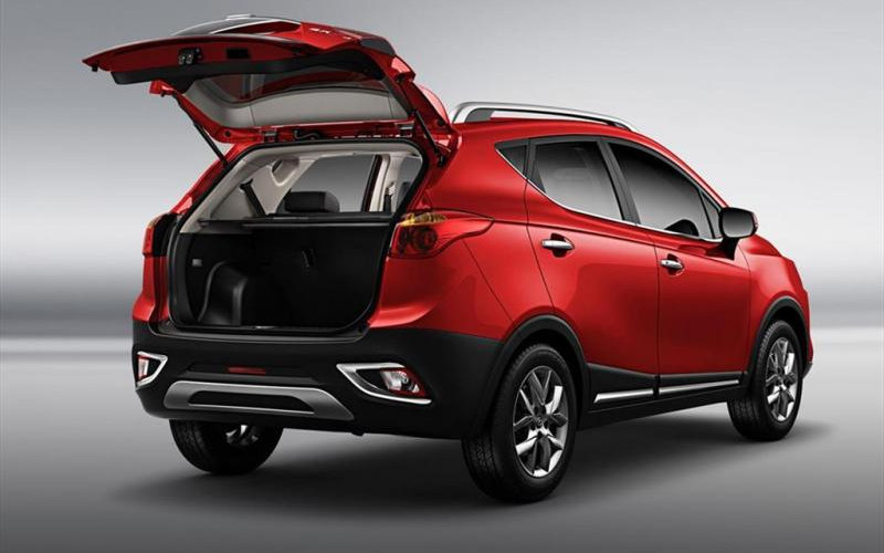 Comparison - Skoda Enyaq iV 80 EV 2021 - vs - Jac S3 Luxury 2019 | SUV Drive